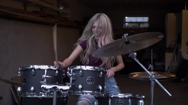 Headbanger bilder – Bläddra bland 1,107 stockfoton, vektorer och videor ...