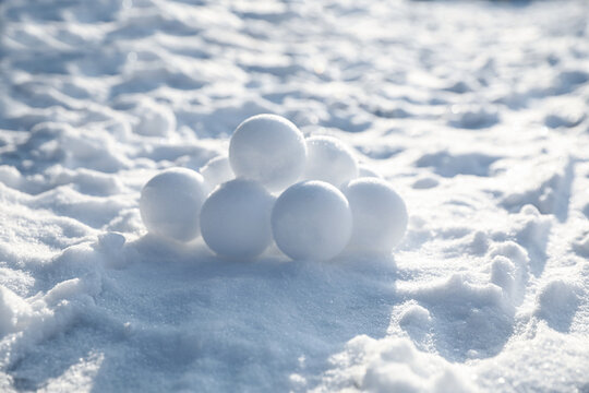 Snowball 이미지 – 찾아보기 127,152 스톡 사진, 벡터 및 비디오 | Adobe Stock
