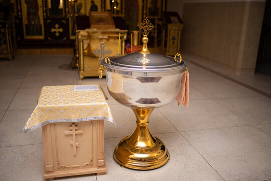 Aspersorium bilder – Bläddra bland 961 stockfoton, vektorer och videor ...