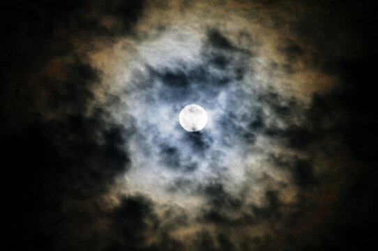 Luna Bilder – Durchsuchen 96,395 Archivfotos, Vektorgrafiken und Videos ...