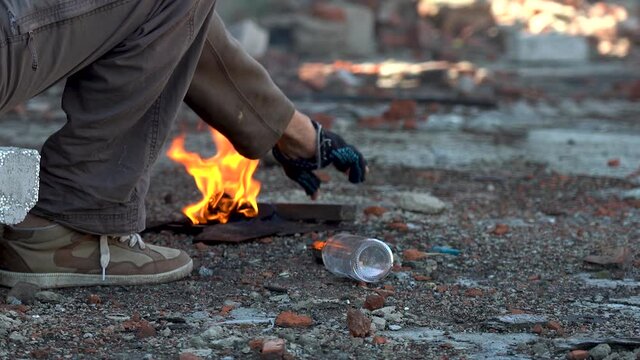 "Small Fire" Bilder – Durchsuchen 118 Archivfotos, Vektorgrafiken und ...