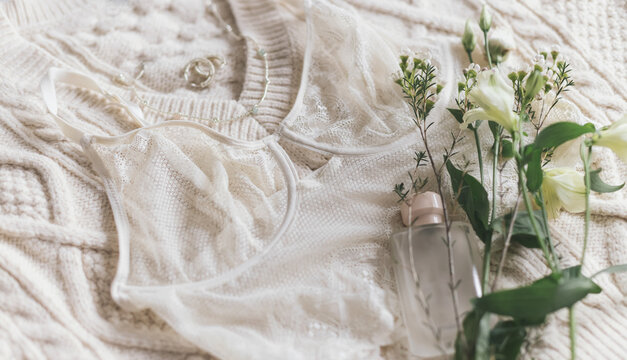 Spring Lingerie Bilder – Durchsuchen 12,496 Archivfotos, Vektorgrafiken ...