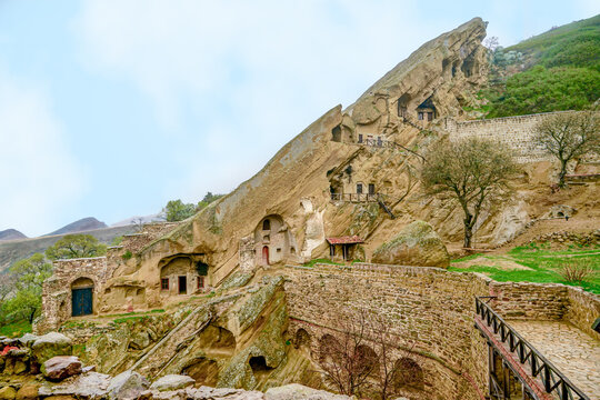 Troglodite 이미지 – 찾아보기 109 스톡 사진, 벡터 및 비디오 | Adobe Stock