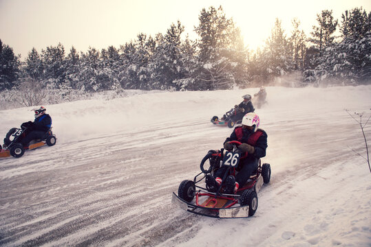 รูปภาพRacing – เลือกดูภาพถ่ายสต็อก เวกเตอร์ และวิดีโอ2,072,580 | Adobe ...