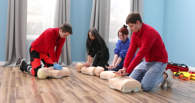 "Erste Hilfe" Bilder – Durchsuchen 151,959 Archivfotos, Vektorgrafiken ...