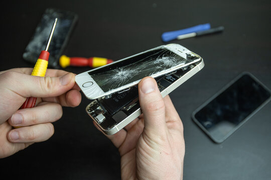 Ruined Cracked Device Bilder – Durchsuchen 4,408 Archivfotos ...