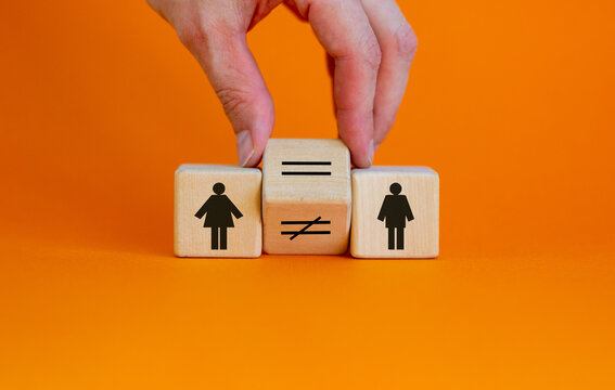 Unequal Images – Parcourir 23,681 le catalogue de photos, vecteurs et ...