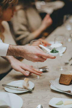 Tischmanieren Bilder – Durchsuchen 2,287 Archivfotos, Vektorgrafiken ...