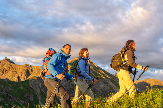 รูปภาพBergwanderer – เลือกดูภาพถ่ายสต็อก เวกเตอร์ และวิดีโอ1,103 ...