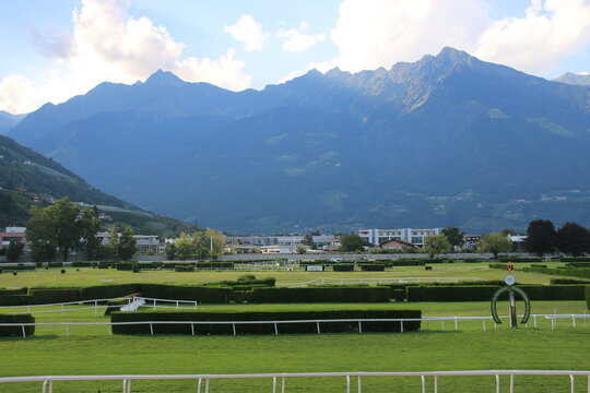 Imágenes de Pferderennbahn: descubre bancos de fotos, ilustraciones ...