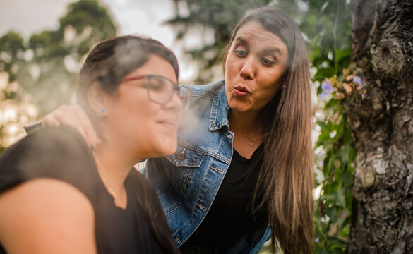 รูปภาพFumando – เลือกดูภาพถ่ายสต็อก เวกเตอร์ และวิดีโอ697 | Adobe Stock