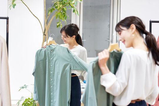 Anprobieren Bilder – Durchsuchen 13,611 Archivfotos, Vektorgrafiken und ...