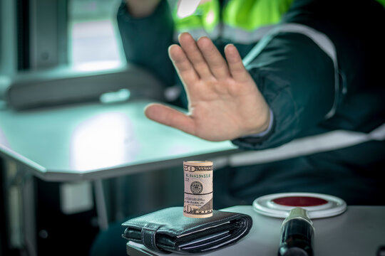 Refuse Police Bilder – Durchsuchen 3,350 Archivfotos, Vektorgrafiken ...