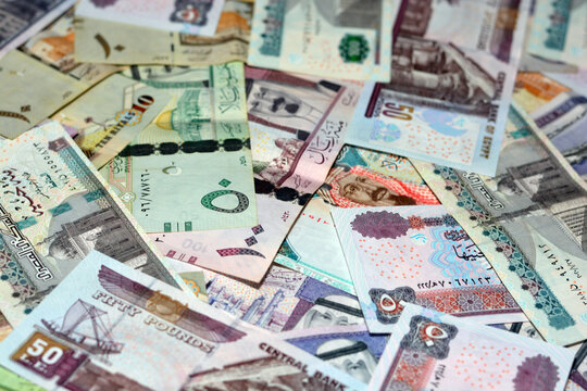 Imágenes de "Arabic Money": descubre bancos de fotos, ilustraciones ...