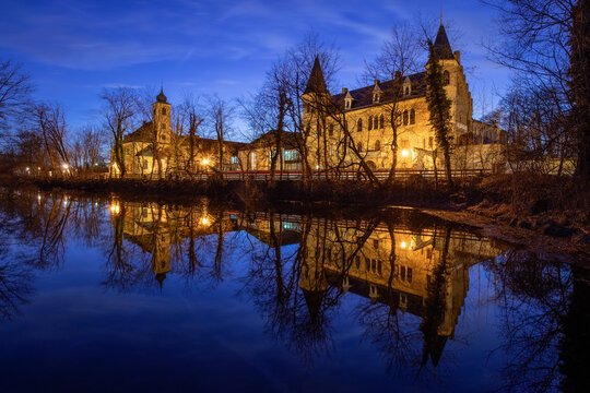 Spind bilder – Bläddra bland 387 stockfoton, vektorer och videor ...