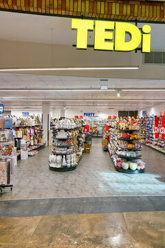 Tedi Bilder – Durchsuchen 2,443 Archivfotos, Vektorgrafiken und Videos | Adobe Stock