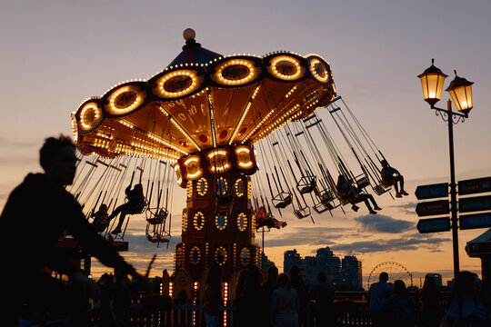 รูปภาพMerry-Go-Round – เลือกดูภาพถ่ายสต็อก เวกเตอร์ และวิดีโอ211,087 ...