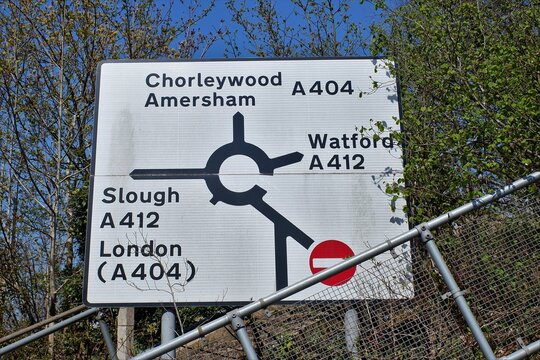 "Roundabout Sign"-Bilder: Stock-Fotos & -Videos. | Adobe Stock