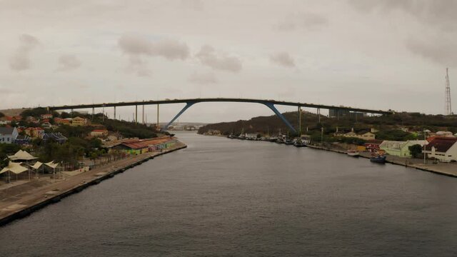 Curacao Bridge Bilder – Durchsuchen 1,411 Archivfotos, Vektorgrafiken ...
