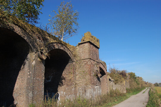 Imágenes de Backsteinmauerwerk: descubre bancos de fotos, ilustraciones ...