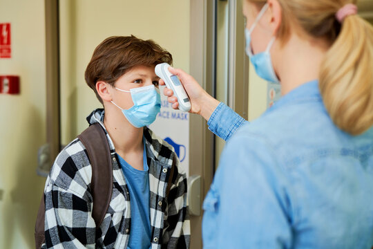 Student Temperature Check Images – Browse 1,225 Stock Photos, Vectors ...