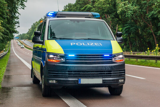 Autobahnpolizei Bilder – Durchsuchen 1,557 Archivfotos, Vektorgrafiken ...
