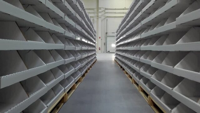 Empty Warehouse Shelves Imagens – Procure 7,819 fotos, vetores e vídeos ...