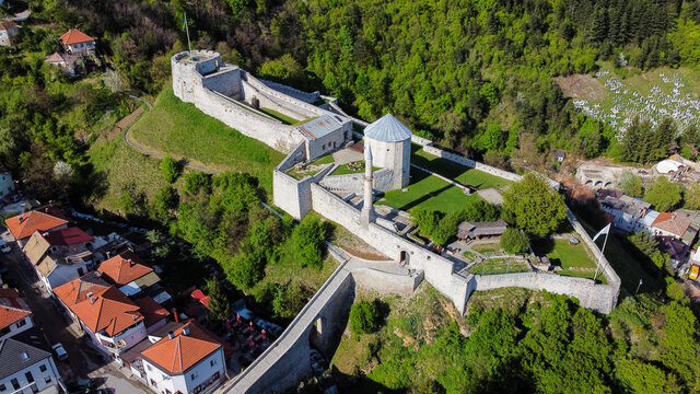 Travnik-Bilder: Stock-Fotos & -Videos. | Adobe Stock