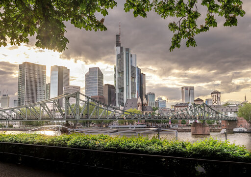 รูปภาพ"Am Main" – เลือกดูภาพถ่ายสต็อก เวกเตอร์ และวิดีโอ452 | Adobe Stock