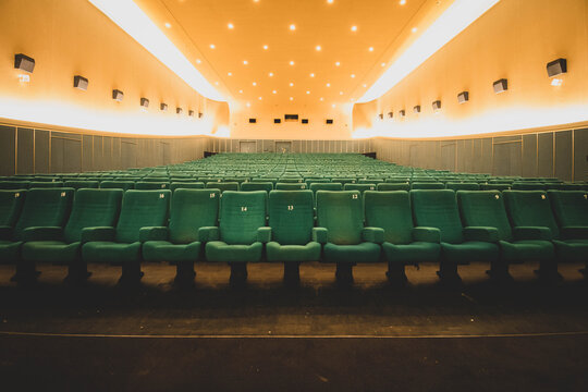 รูปภาพKinosaal – เลือกดูภาพถ่ายสต็อก เวกเตอร์ และวิดีโอ136 | Adobe Stock