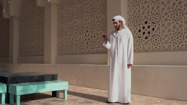 รูปภาพDishdash – เลือกดูภาพถ่ายสต็อก เวกเตอร์ และวิดีโอ56,568 | Adobe Stock