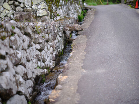 Rinnstein Bilder – Durchsuchen 1,917 Archivfotos, Vektorgrafiken und ...