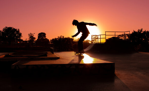 Skateboard Sunset Images – Browse 17,512 Stock Photos, Vectors, and ...