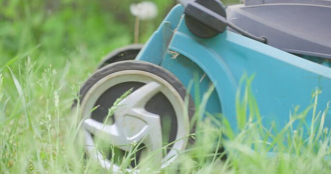 รูปภาพGrass-Mower – เลือกดูภาพถ่ายสต็อก เวกเตอร์ และวิดีโอ1,098 | Adobe ...