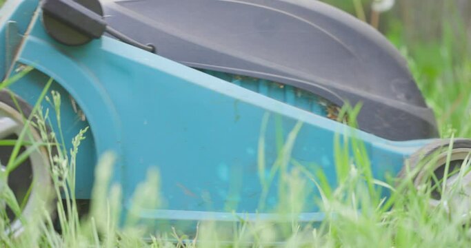 รูปภาพGrass-Mower – เลือกดูภาพถ่ายสต็อก เวกเตอร์ และวิดีโอ1,098 | Adobe ...