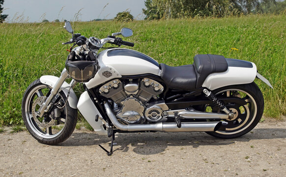 รูปภาพHarley-Davidson – เลือกดูภาพถ่ายสต็อก เวกเตอร์ และวิดีโอ13,077 ...