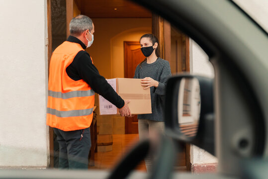 Paketzusteller Bilder – Durchsuchen 26,877 Archivfotos, Vektorgrafiken ...