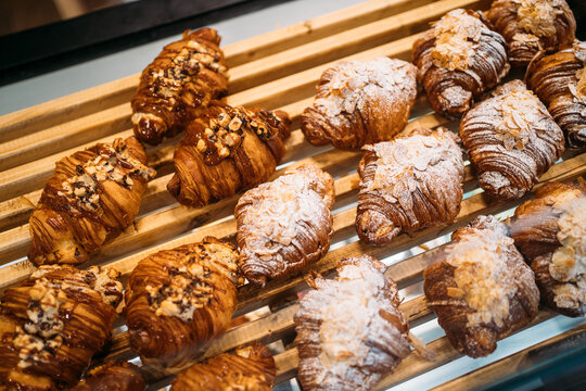 Mandel-Croissant Bilder – Durchsuchen 7,109 Archivfotos, Vektorgrafiken ...
