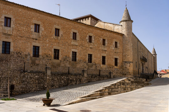 Caleruega bilder – Bläddra bland 124 stockfoton, vektorer och videor ...