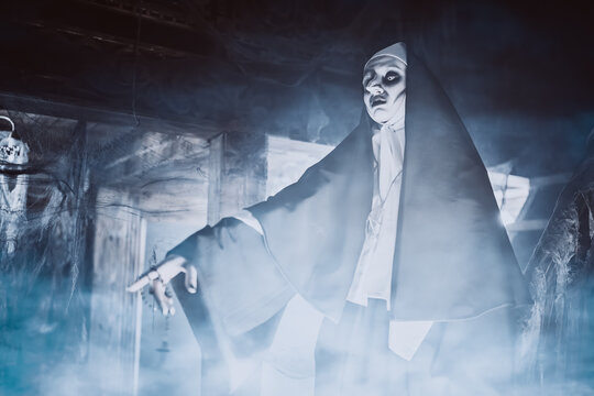 รูปภาพSinful – เลือกดูภาพถ่ายสต็อก เวกเตอร์ และวิดีโอ2,346 | Adobe Stock