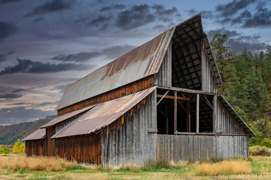 "Hay Barn" Imagens – Procure 588 fotos, vetores e vídeos | Adobe Stock