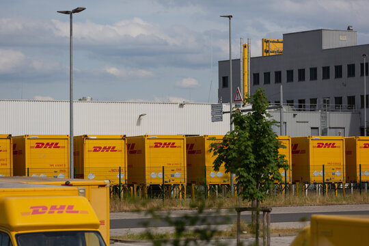 Dhl Bilder – Durchsuchen 2,286 Archivfotos, Vektorgrafiken und Videos ...