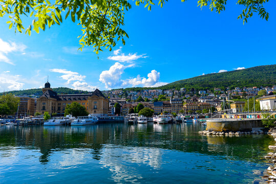 Ufer bilder – Bläddra bland 147,625 stockfoton, vektorer och videor ...