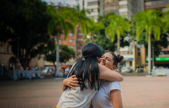 「Abrazar」の画像 - 1,147 件の Stock 写真、ベクターおよびビデオ | Adobe Stock