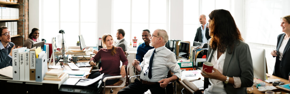 Arbeitsalltag Bilder – Durchsuchen 18,595 Archivfotos, Vektorgrafiken und Videos | Adobe Stock