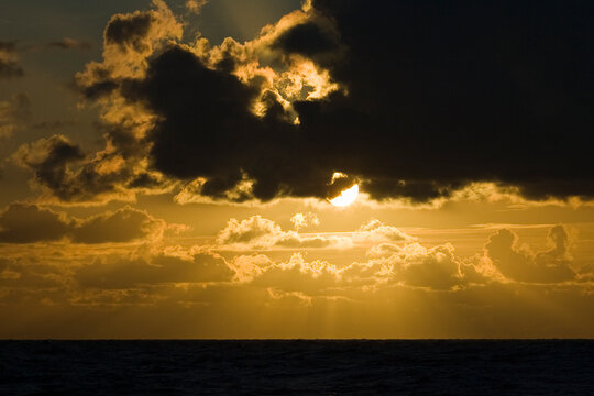 รูปภาพBewolking – เลือกดูภาพถ่ายสต็อก เวกเตอร์ และวิดีโอ343 | Adobe Stock