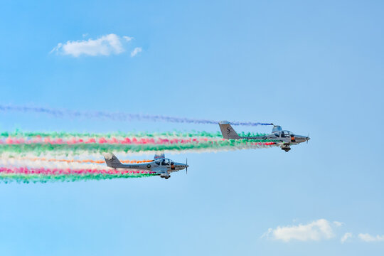 Gouching bilder – Bläddra bland 1,831 stockfoton, vektorer och videor ...