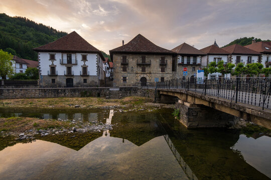 Imágenes de Roncal: descubre bancos de fotos, ilustraciones, vectores y ...