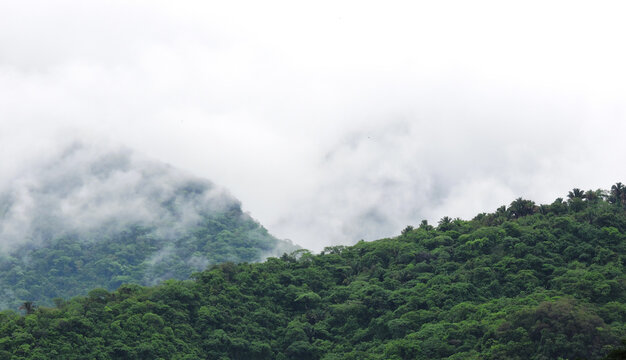 Nubloso 이미지 – 찾아보기 68 스톡 사진, 벡터 및 비디오 | Adobe Stock