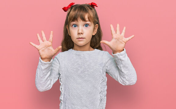 Scared Little Girl Images – Browse 20,139 Stock Photos, Vectors, and ...